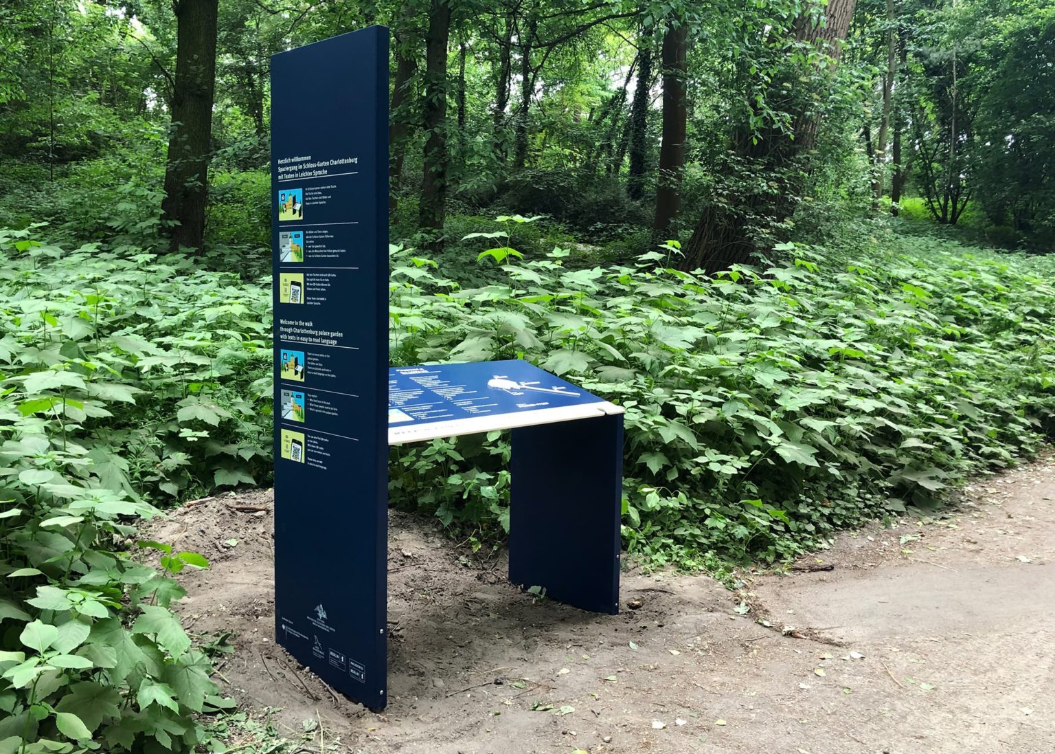 Information panels guidance system Charlottenburg Palace – werk5